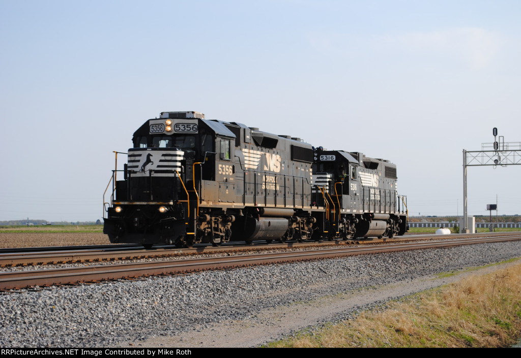 NS 5356 and NS 5316 go light eastbound